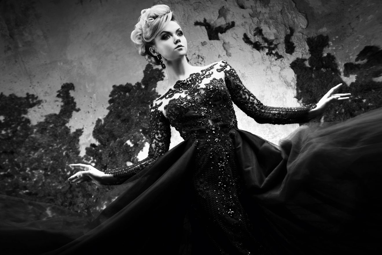 Das elegante schwarze Kleid